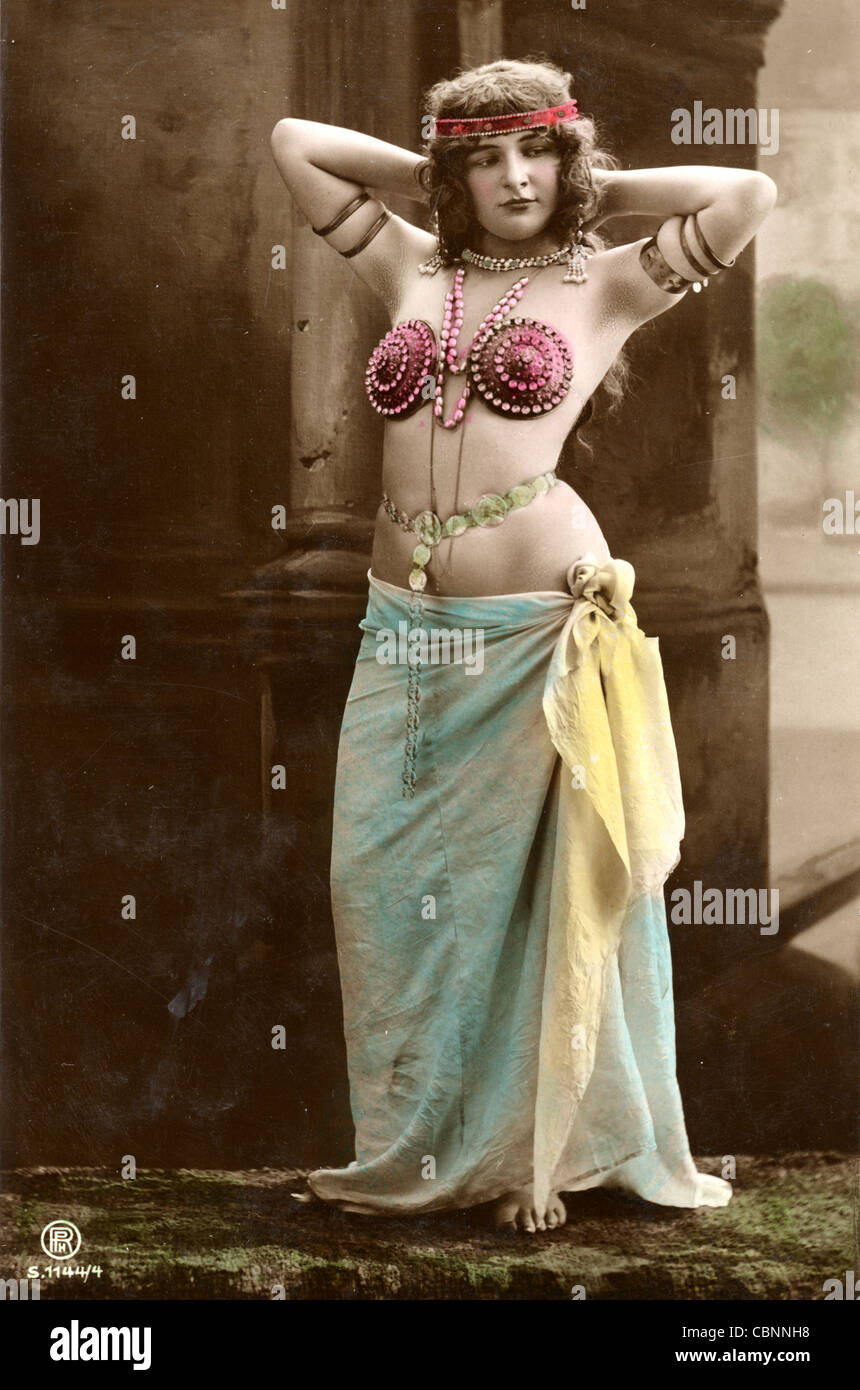 Semi-nude Classical Vamp Seductress Stock Photo - Alamy