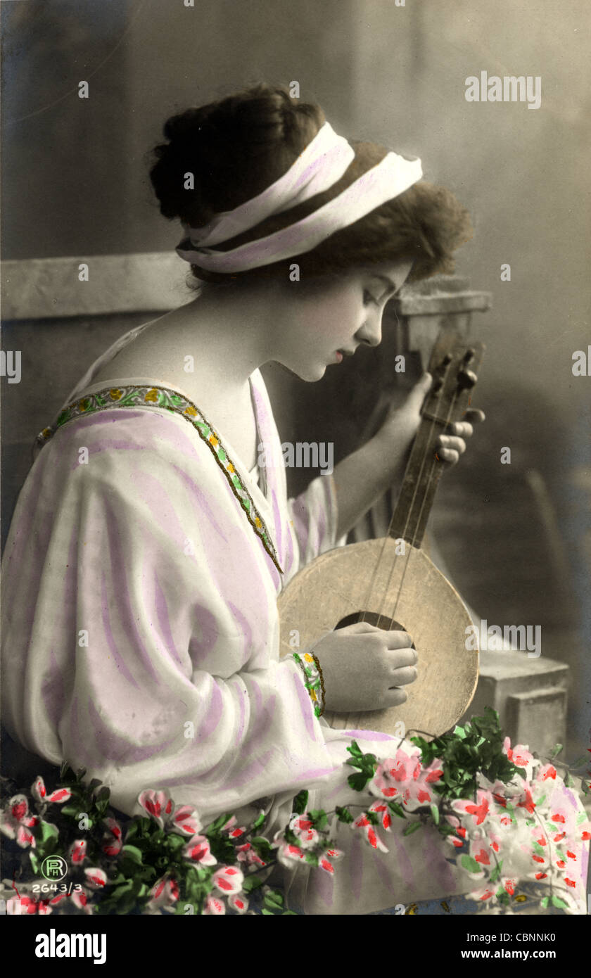 Lute playing hi-res stock photography and images - Alamy