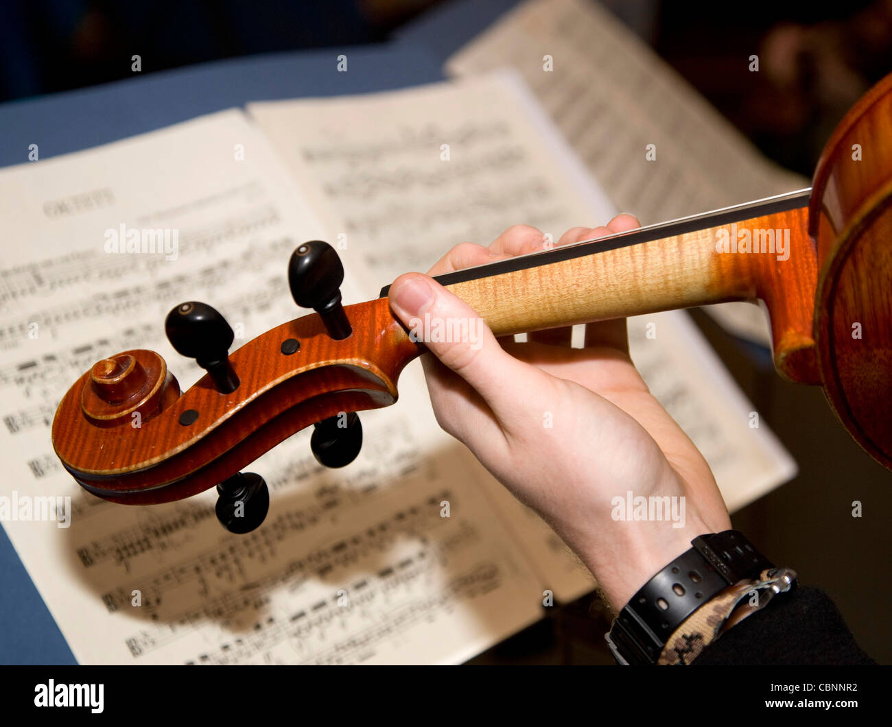 A violin being played Stock Photo - Alamy