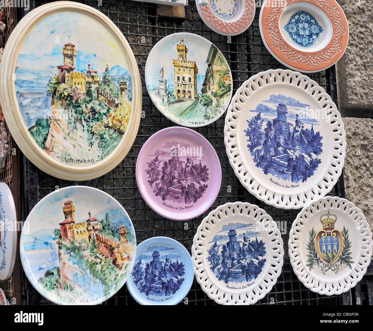 Craft plates hi-res stock photography and images - Alamy
