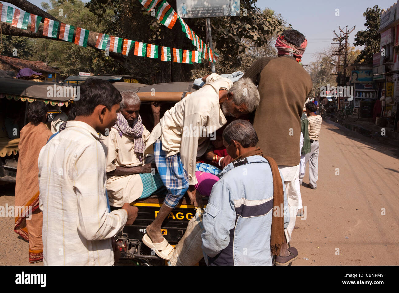 Overcrowded hi-res stock photography and images - Alamy