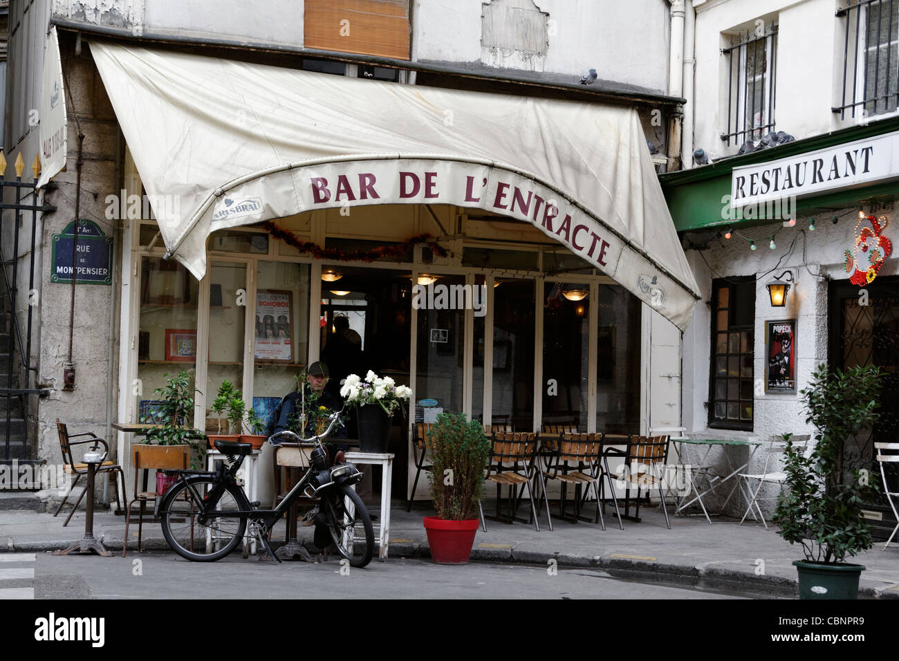 Bar de l'Entracte, Paris, France Stock Photo - Alamy