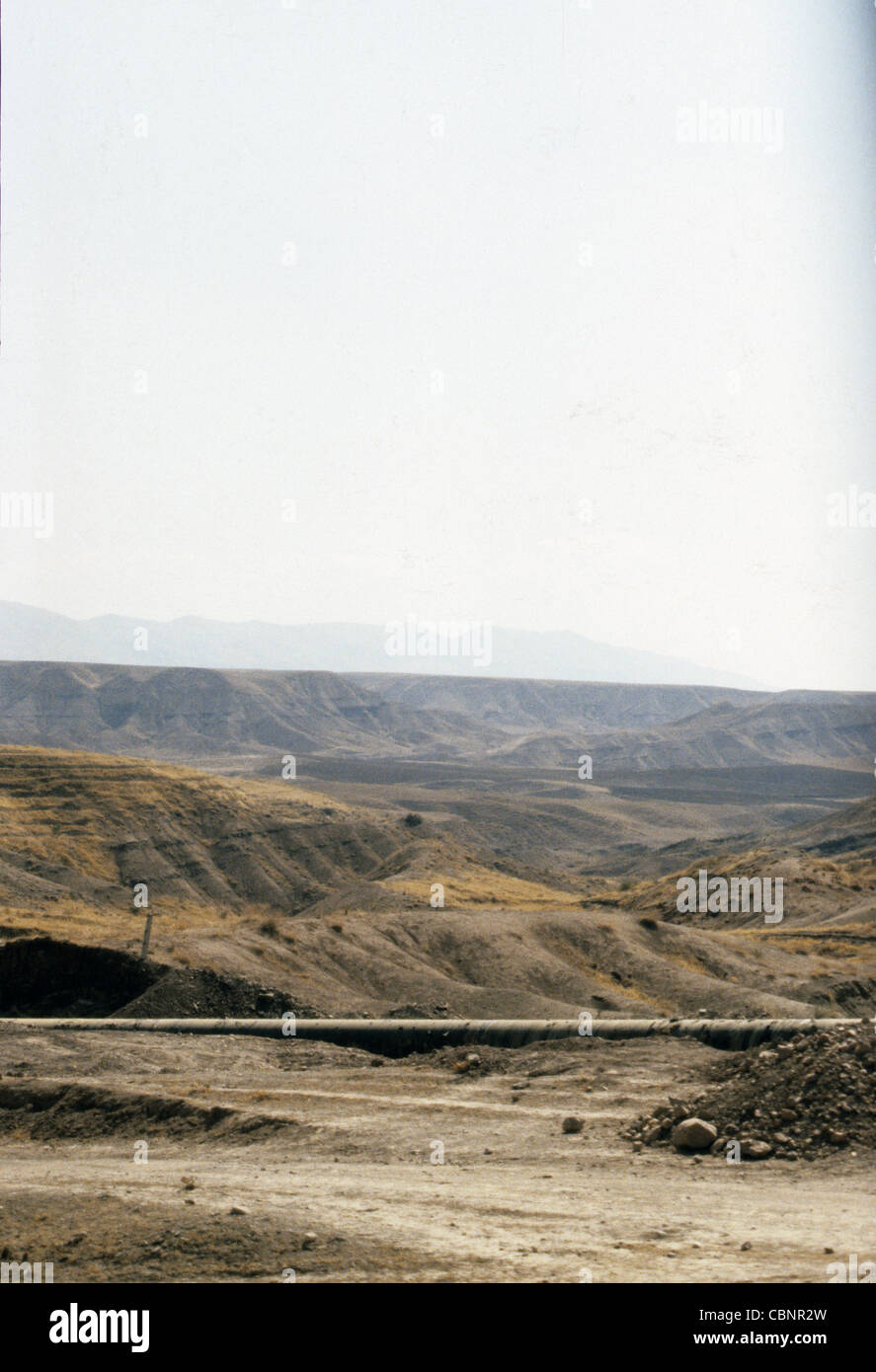 Kirkuk oil pipeline under Ba'ath Party control, Iraq Stock Photo - Alamy