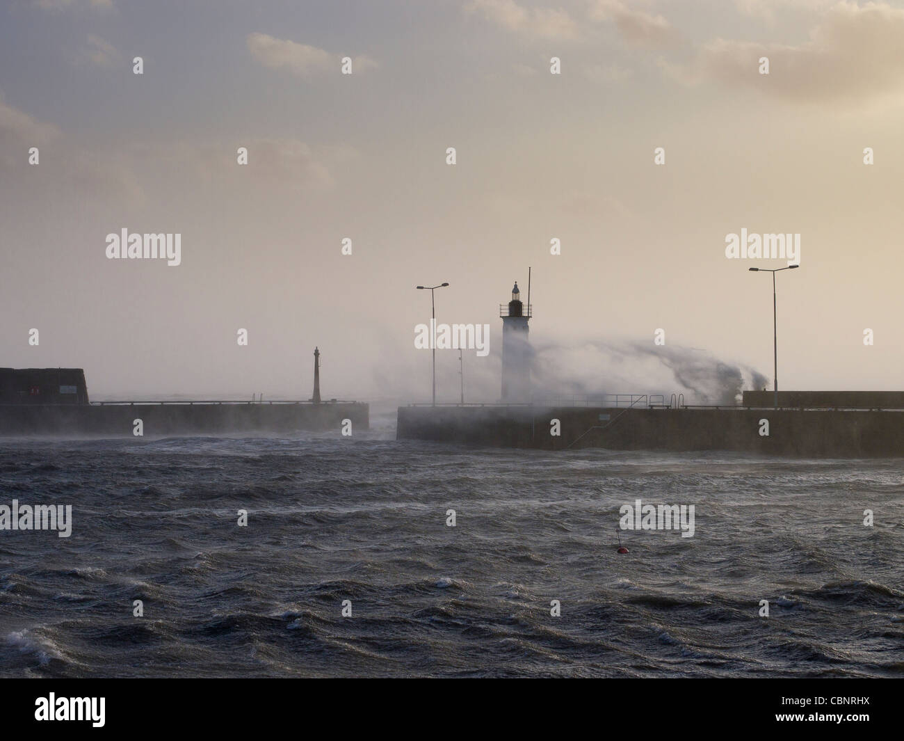Lighthouse storm waves hi-res stock photography and images - Alamy