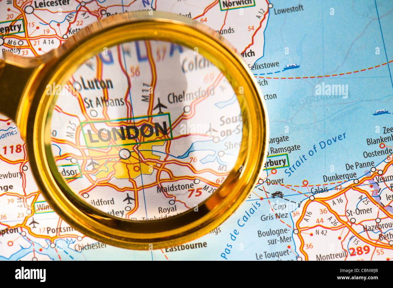 Magnifying glass and map of london hi-res stock photography and images ...