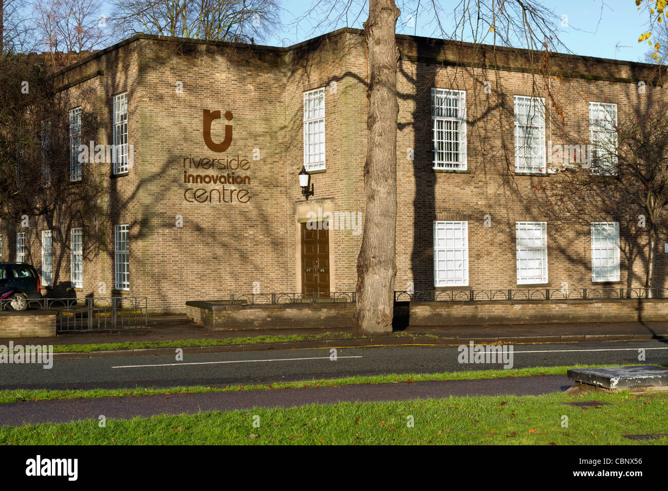 Riverside innovation centre hi-res stock photography and images - Alamy