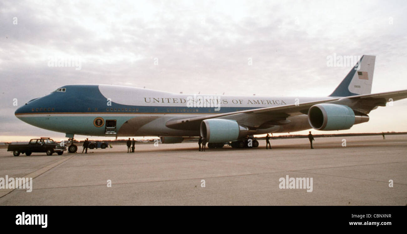 Air Force One Principal differences between the VC-25A and the standard ...