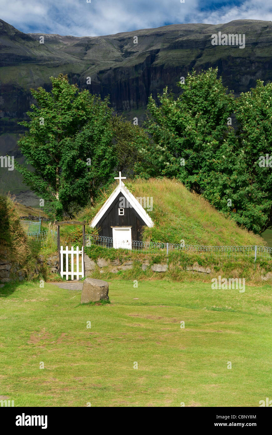 Consecrated church with the roof covered with grass Stock Photo - Alamy
