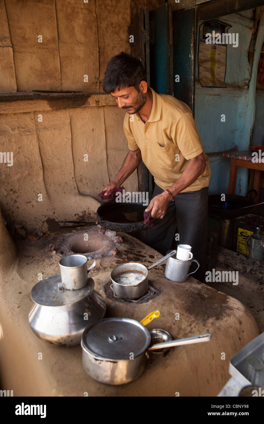 Roadside tea stall hi-res stock photography and images - Alamy