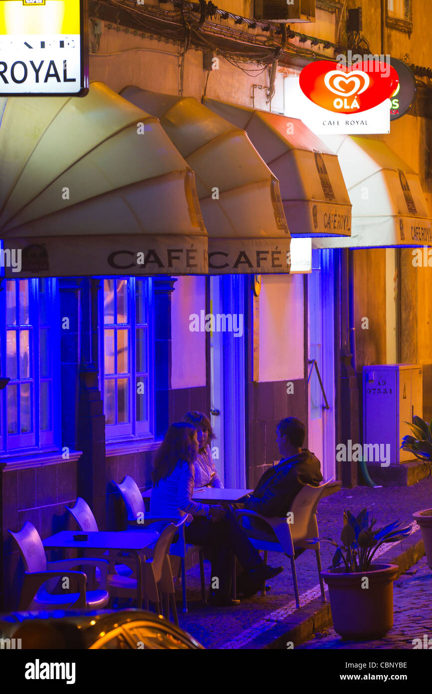 Seats and tables hi-res stock photography and images - Alamy