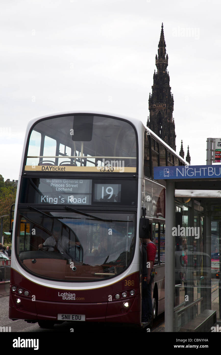 No 19 King's Road bus on Princes Street, Edinburgh, Scotland with Scott ...