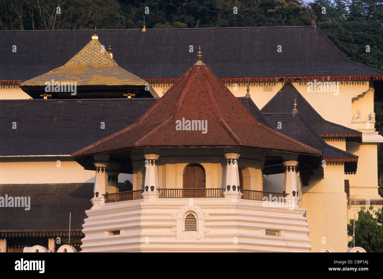 Temple of the Tooth (Sri Dalada Maligawa) with in middle Pattirippuwa ...