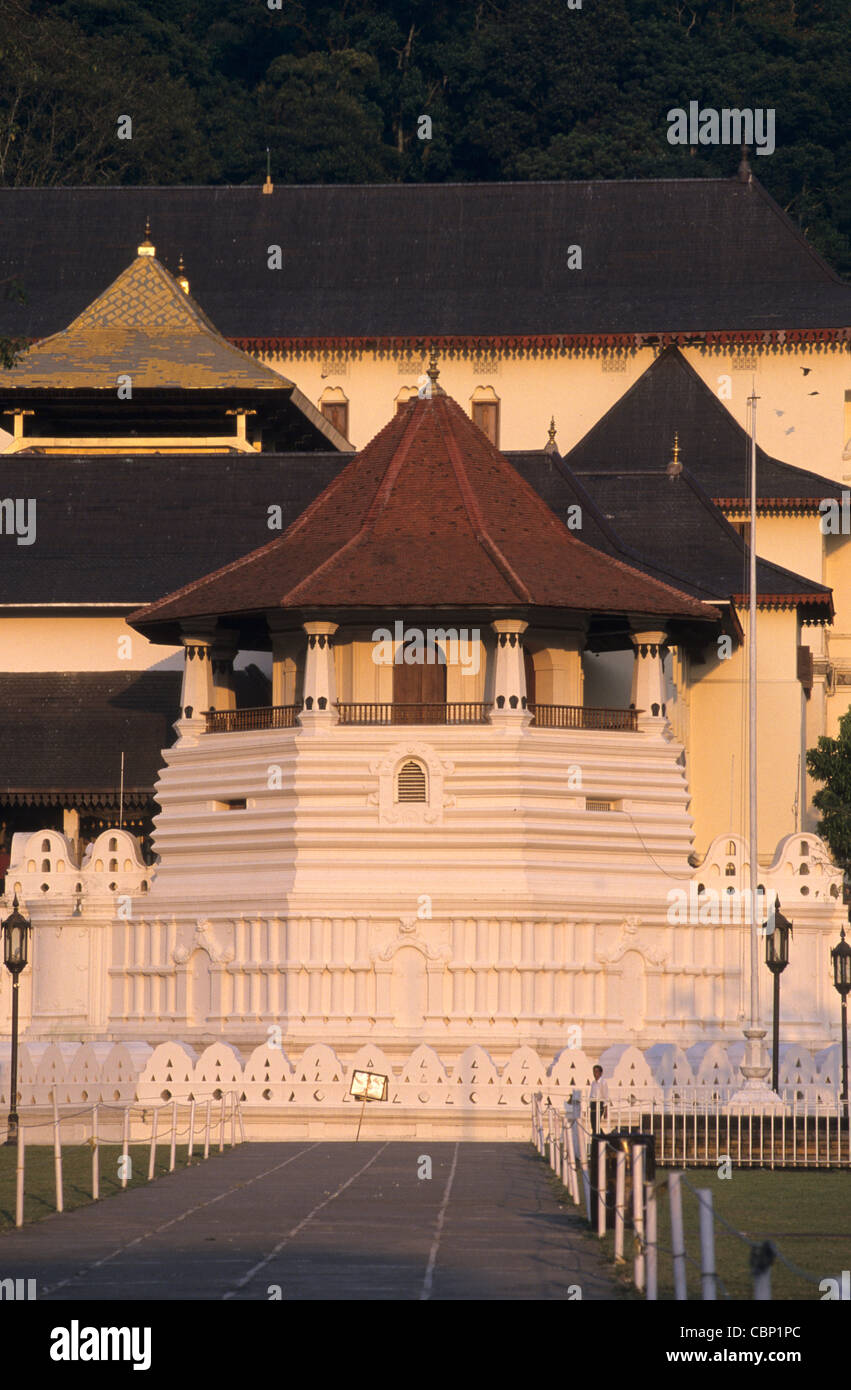 Temple of the Tooth (Sri Dalada Maligawa) with in middle Pattirippuwa ...