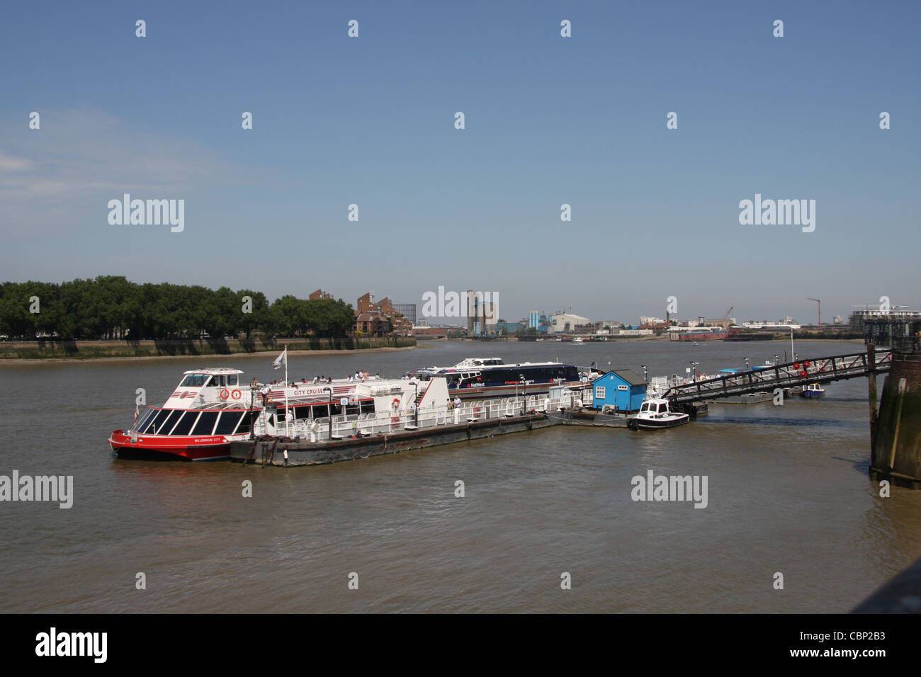 Thames shipyard hi-res stock photography and images - Alamy