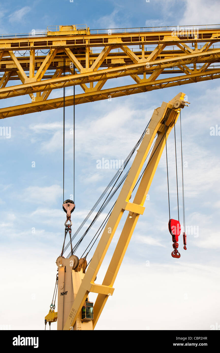 Boom crane, ship hi-res stock photography and images - Alamy