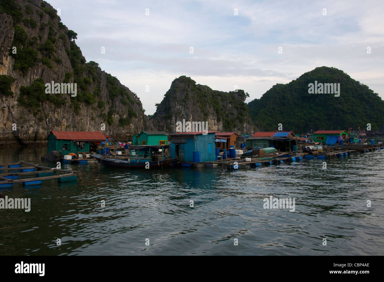 Floating fishing village in Ha Long Bay, Vietnam Stock Photo - Alamy