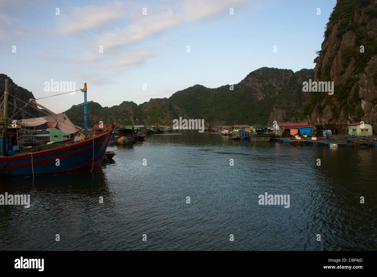 Floating fishing village in Ha Long Bay, Vietnam Stock Photo - Alamy