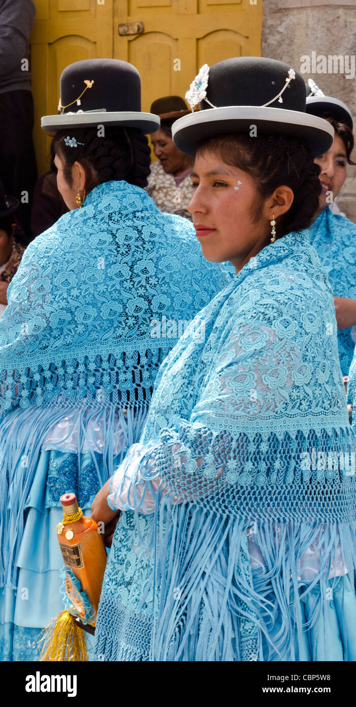 Traditional Peruvian costumes at the fiesta de Nuestra Señora del ...