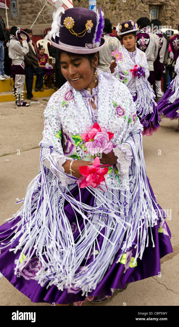 Traditional Peruvian dancers at the fiesta de Nuestra Señora del ...