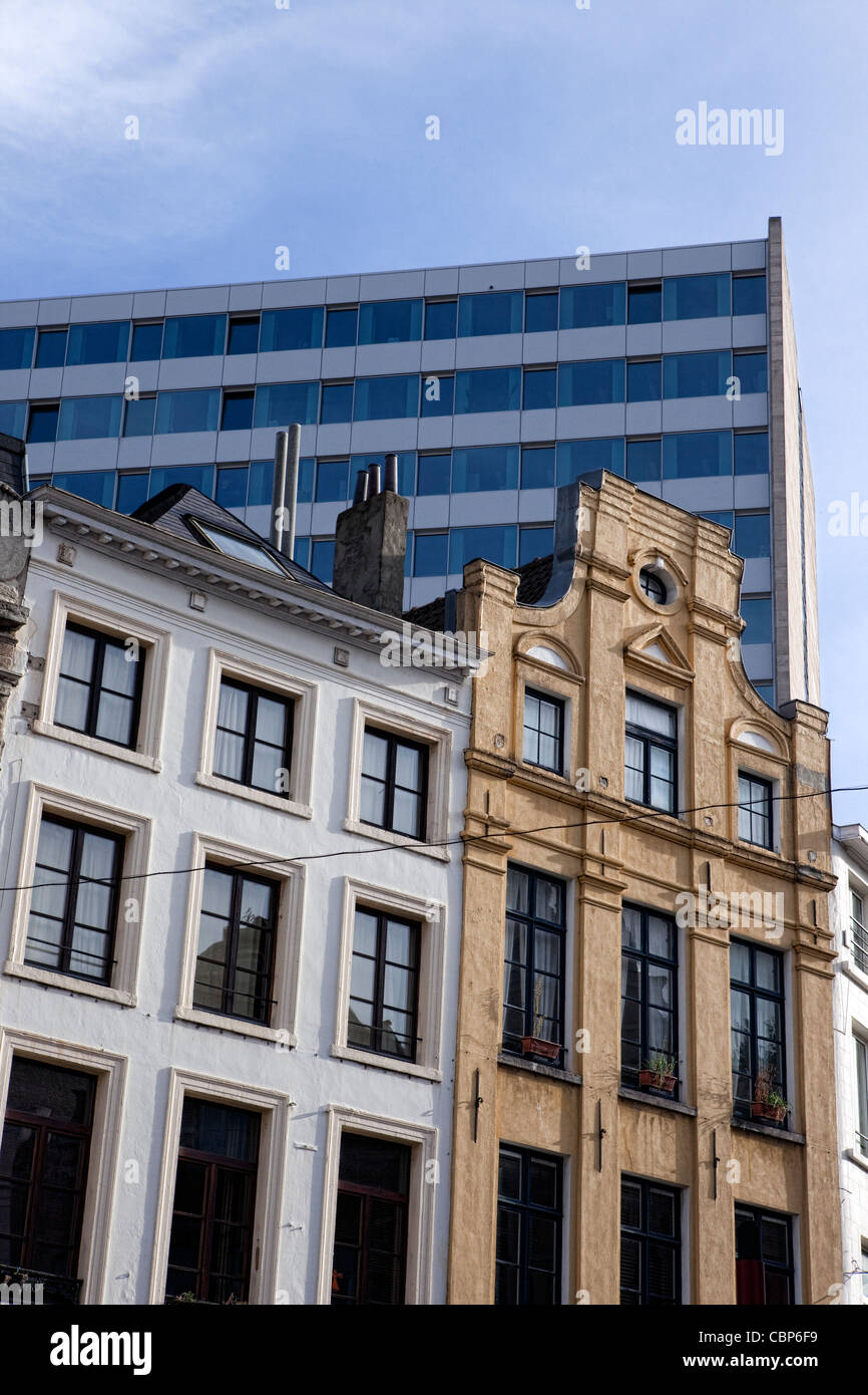 Juxtaposed buildings hi-res stock photography and images - Alamy