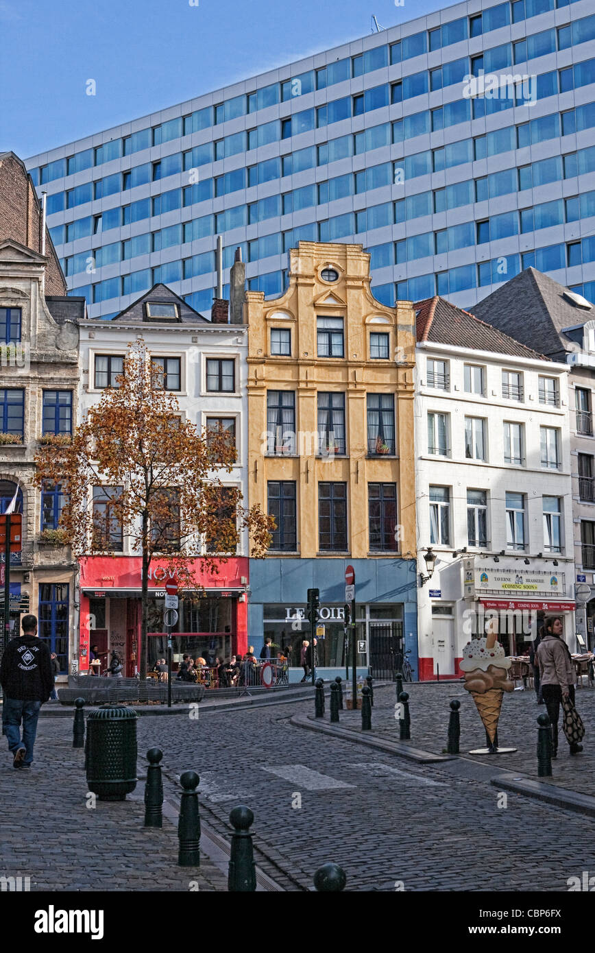 Juxtaposed buildings hi-res stock photography and images - Alamy