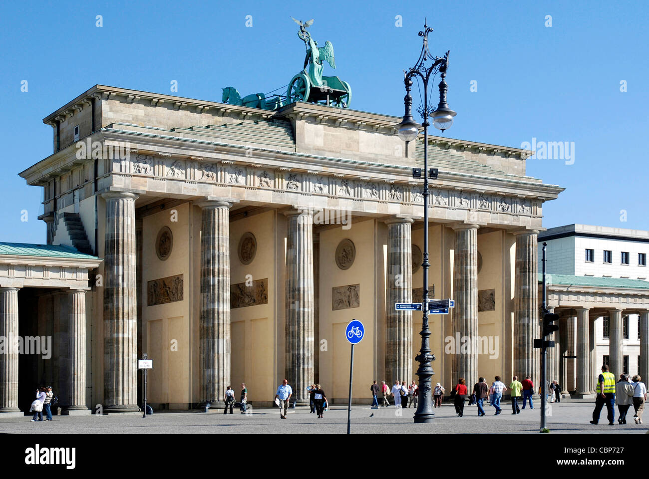 Berlin germany brandenburg gate square hi-res stock photography and ...