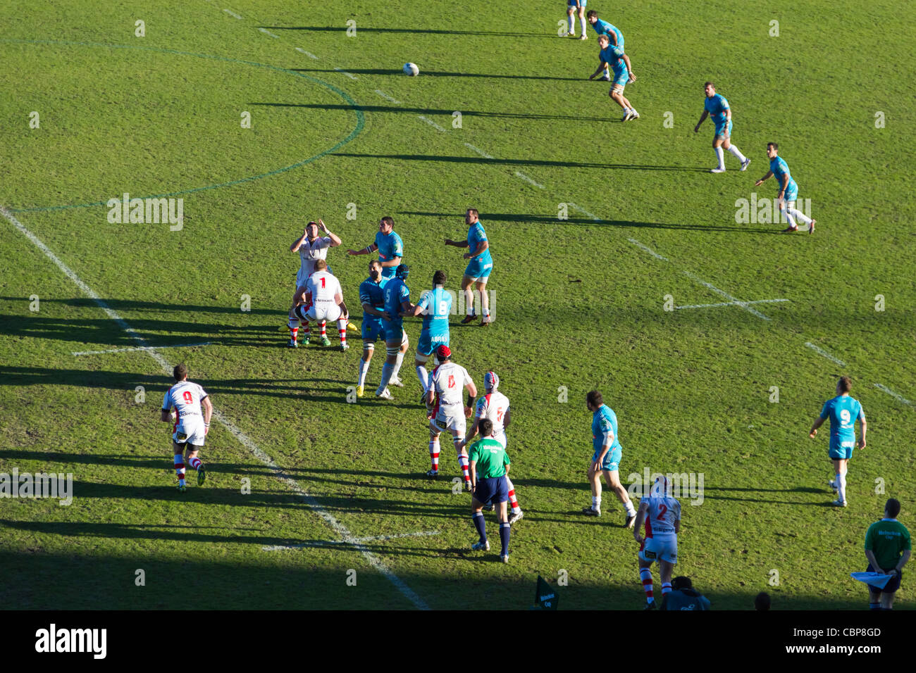 Lineout rugby hi-res stock photography and images - Alamy