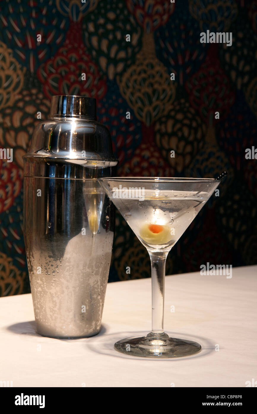 Iced martini cocktail with olive Stock Photo - Alamy