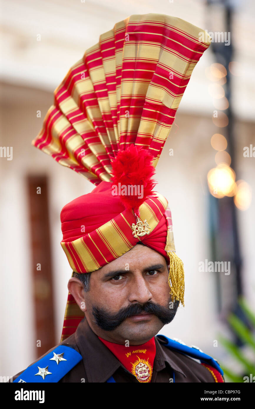 Ceremonial uniforms hi-res stock photography and images - Alamy