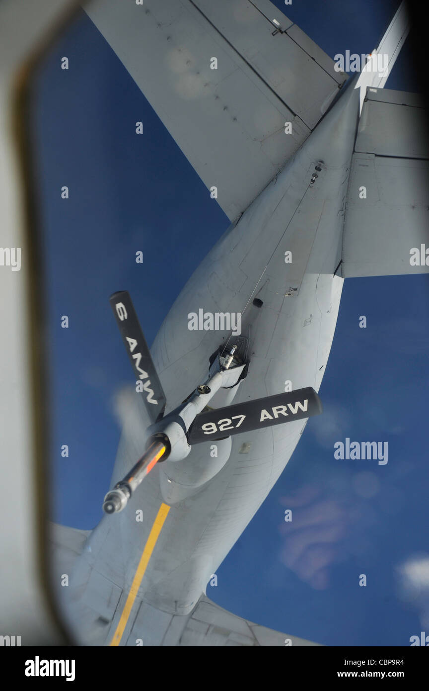 A KC-135 Stratotanker from MacDill Air Force Base, Fla. stabilizes to ...