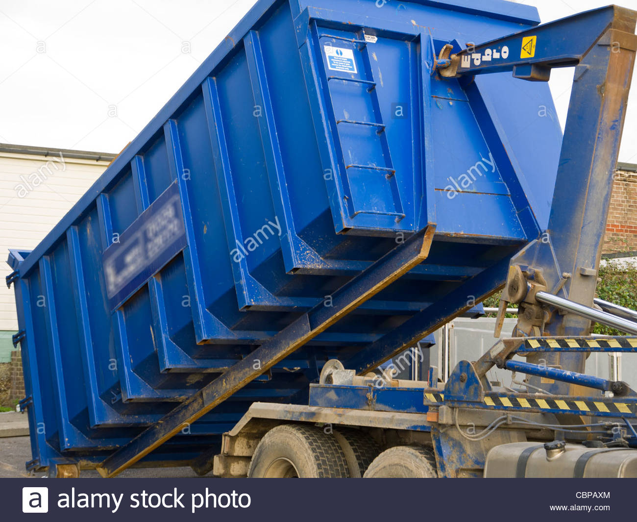 Skip On Lorry Stock Photos & Skip On Lorry Stock Images - Alamy