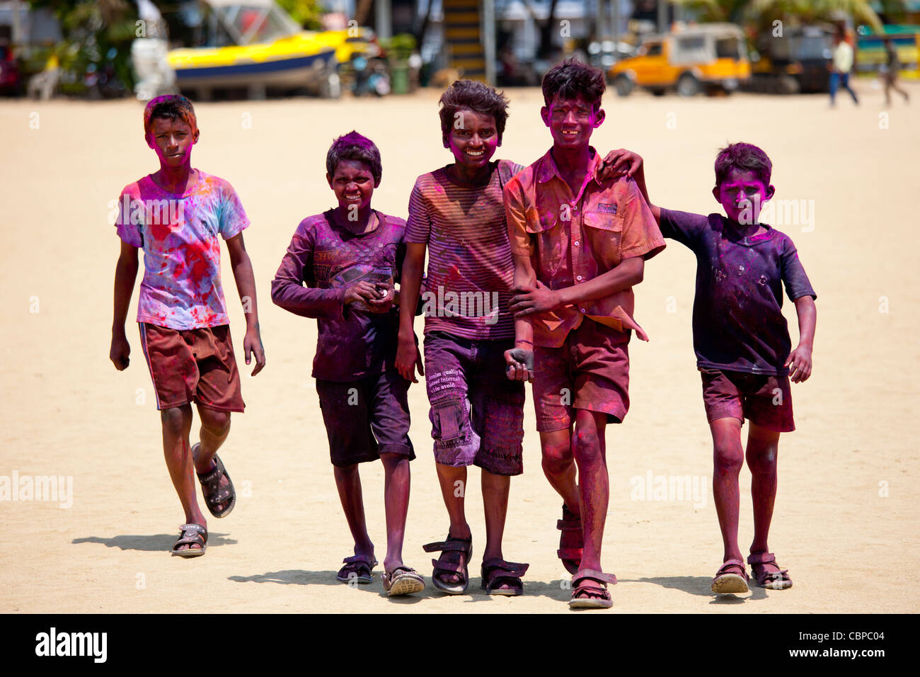 Indian people celebrate Hindu Holi festival of colours with powder ...