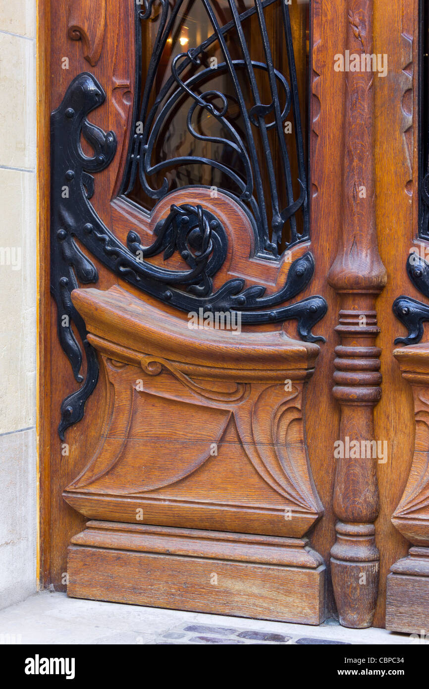 detail of doorway, Art Nouveau apartment building at 3 Square Rapp ...