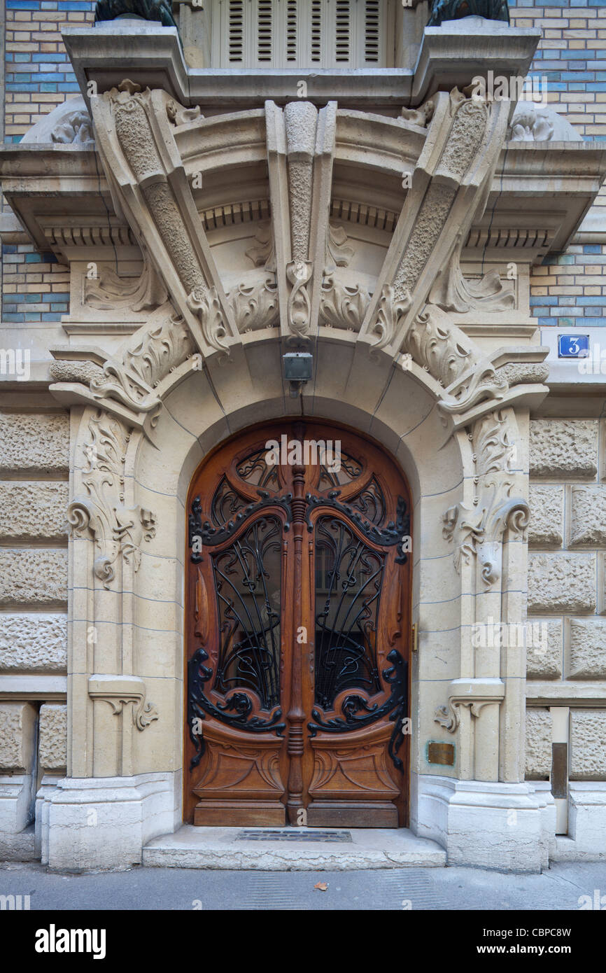 detail of doorway, Art Nouveau apartment building at 3 Square Rapp ...