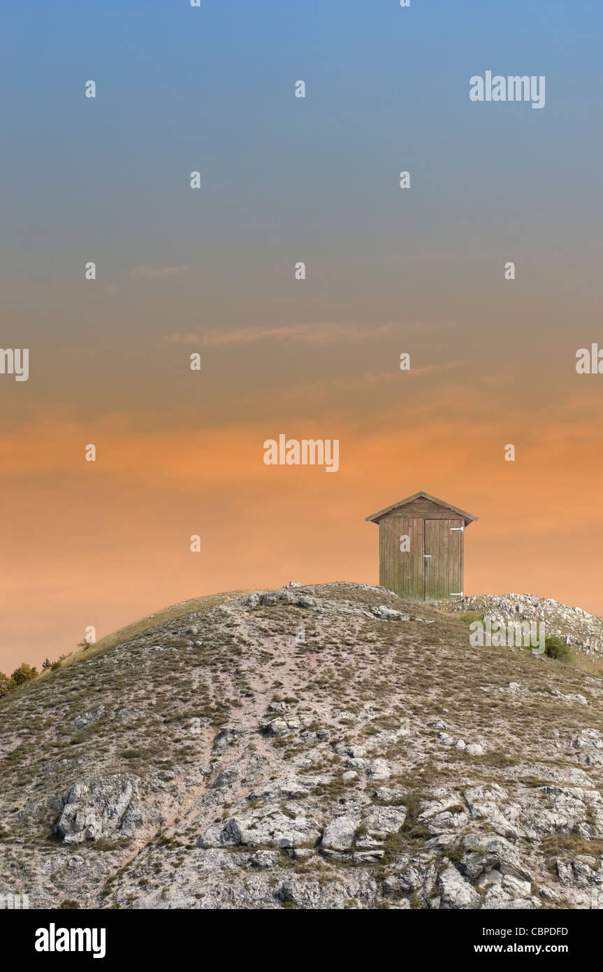 Shabby shack hi-res stock photography and images - Alamy