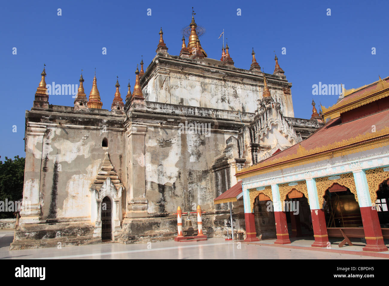 Manuha Temple, Bagan in Myanmar Stock Photo - Alamy