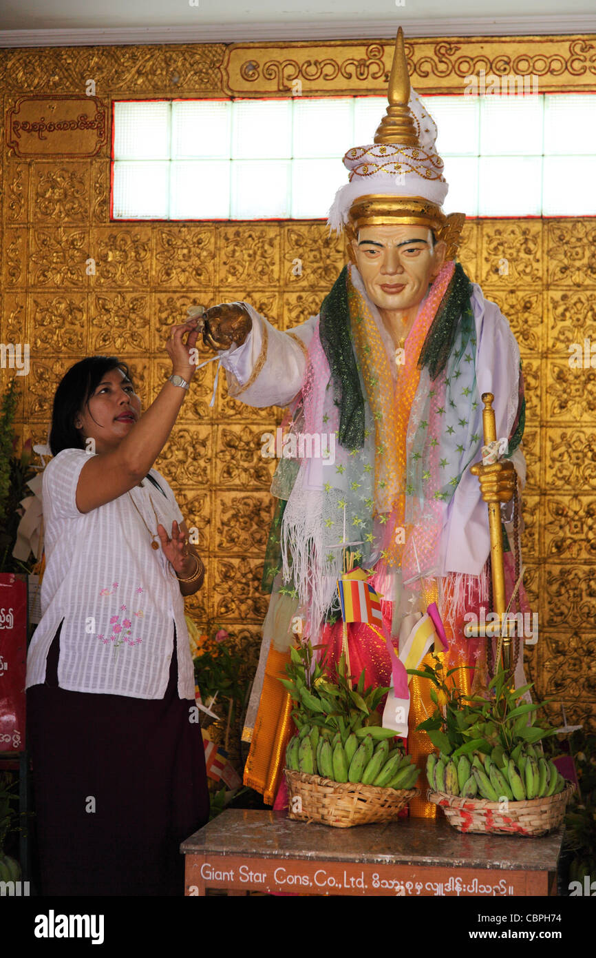 Botataung Paya, Yangon, Myanmar Stock Photo - Alamy