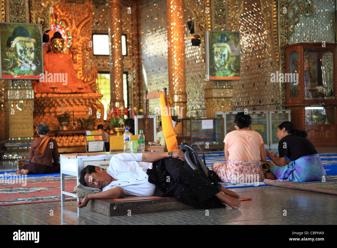 Botataung Paya, Yangon, Myanmar Stock Photo - Alamy