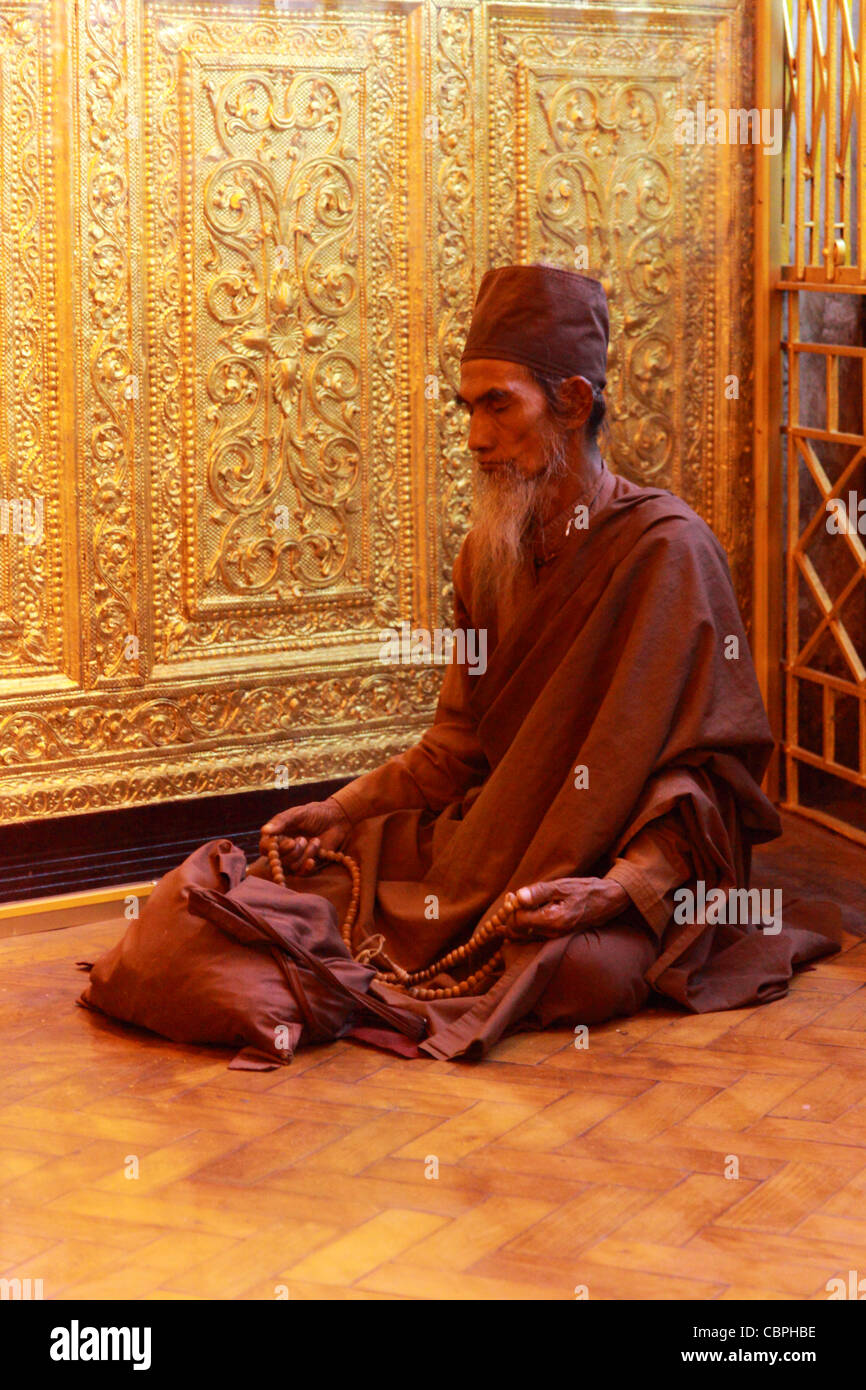 Botataung Paya, Yangon, Myanmar Stock Photo - Alamy