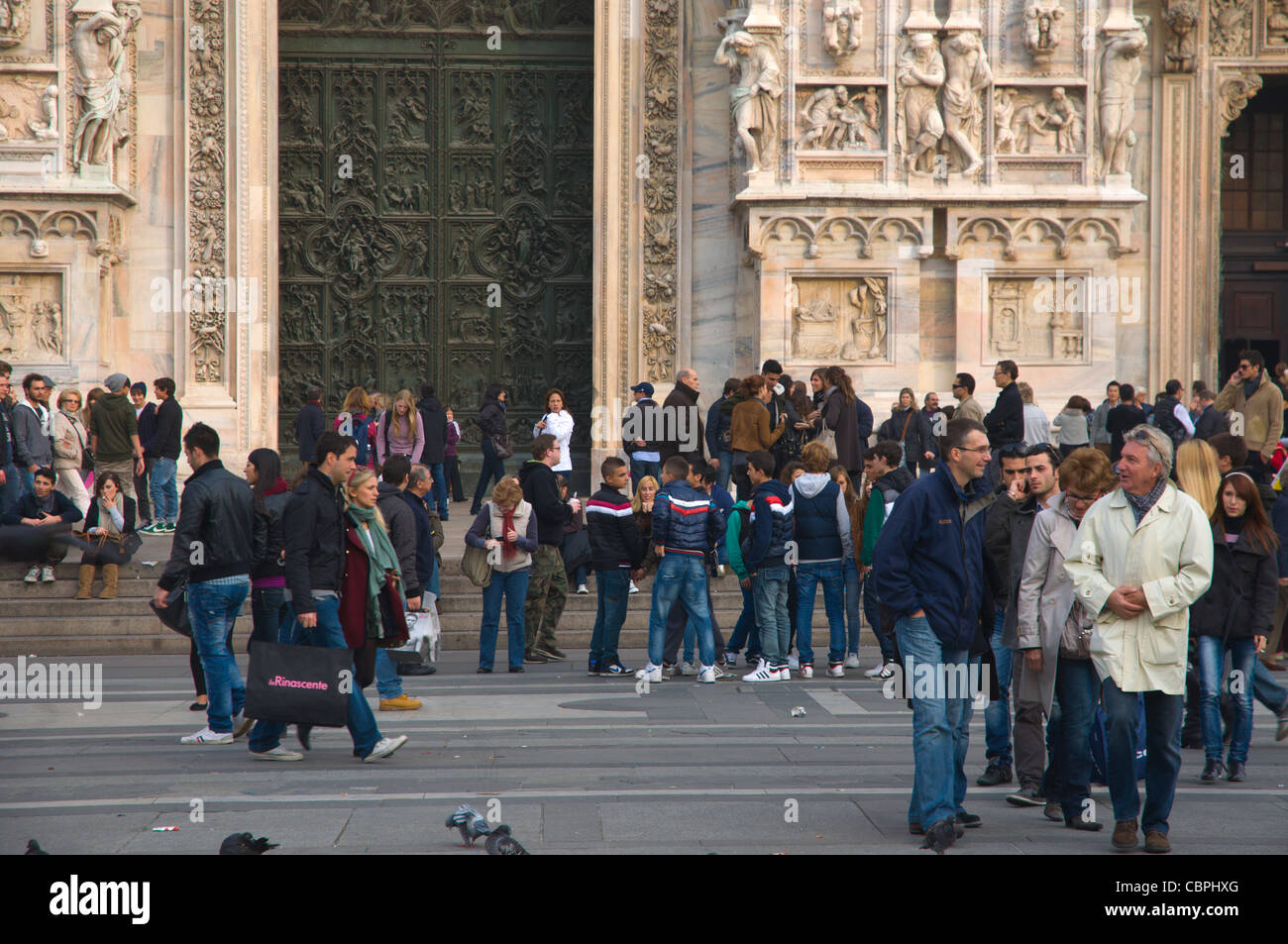 Milan crowd hi-res stock photography and images - Alamy