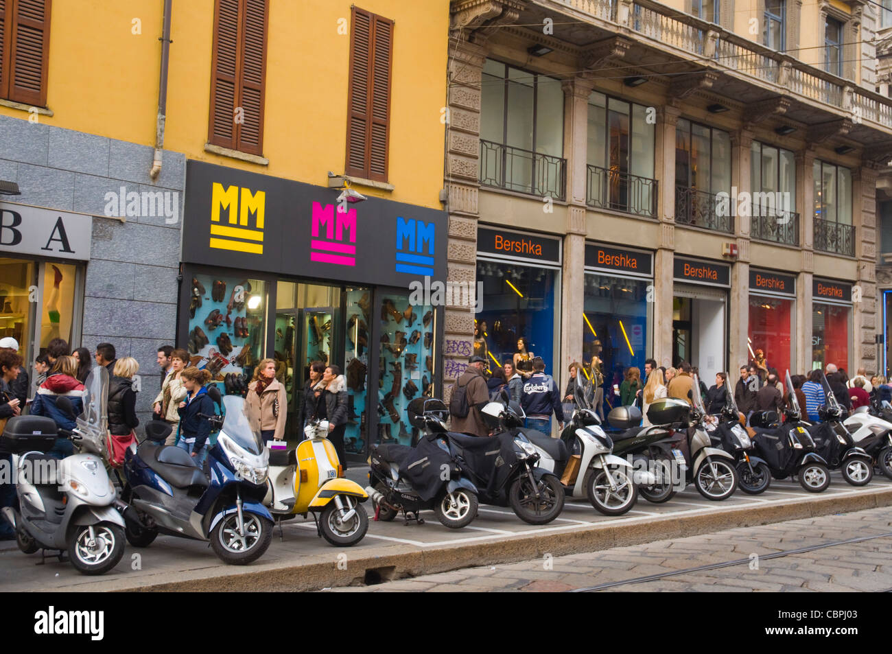 Italy milan street scene hi-res stock photography and images - Alamy