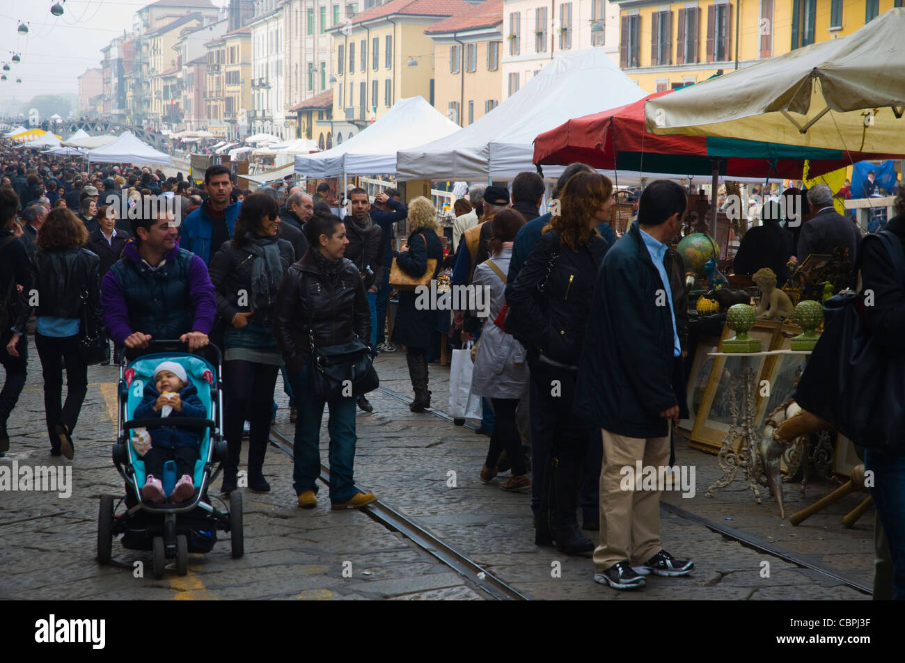Navigli antiques market milan hi-res stock photography and images - Alamy