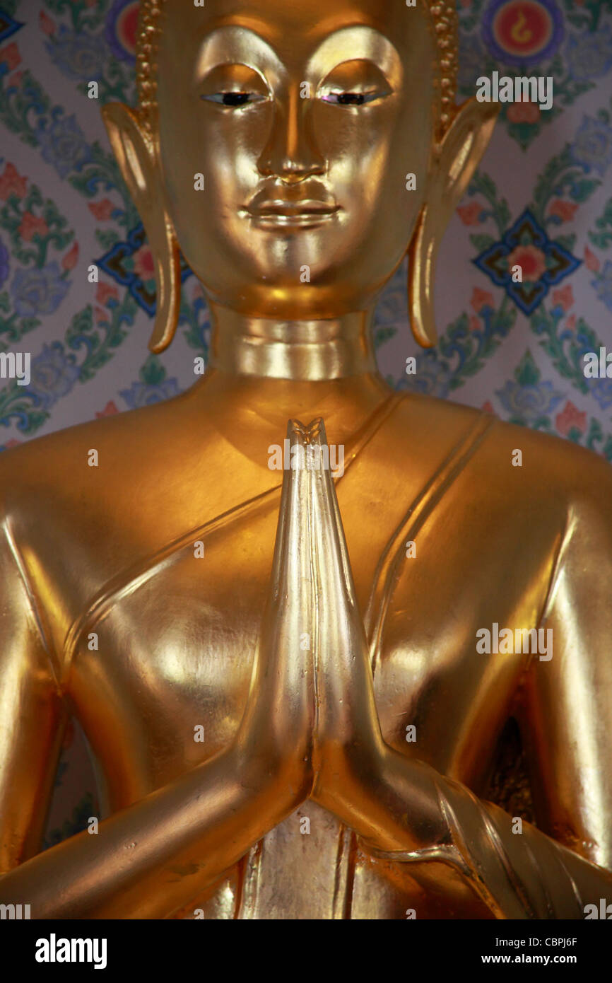 Wat Traimit (Temple of Golden Buddha), Bangkok, Thailand Stock Photo ...