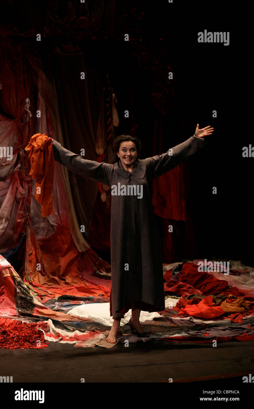 LA VOIX HUMAINE, La voix humaine - Opera: Francis POULENC - According ...
