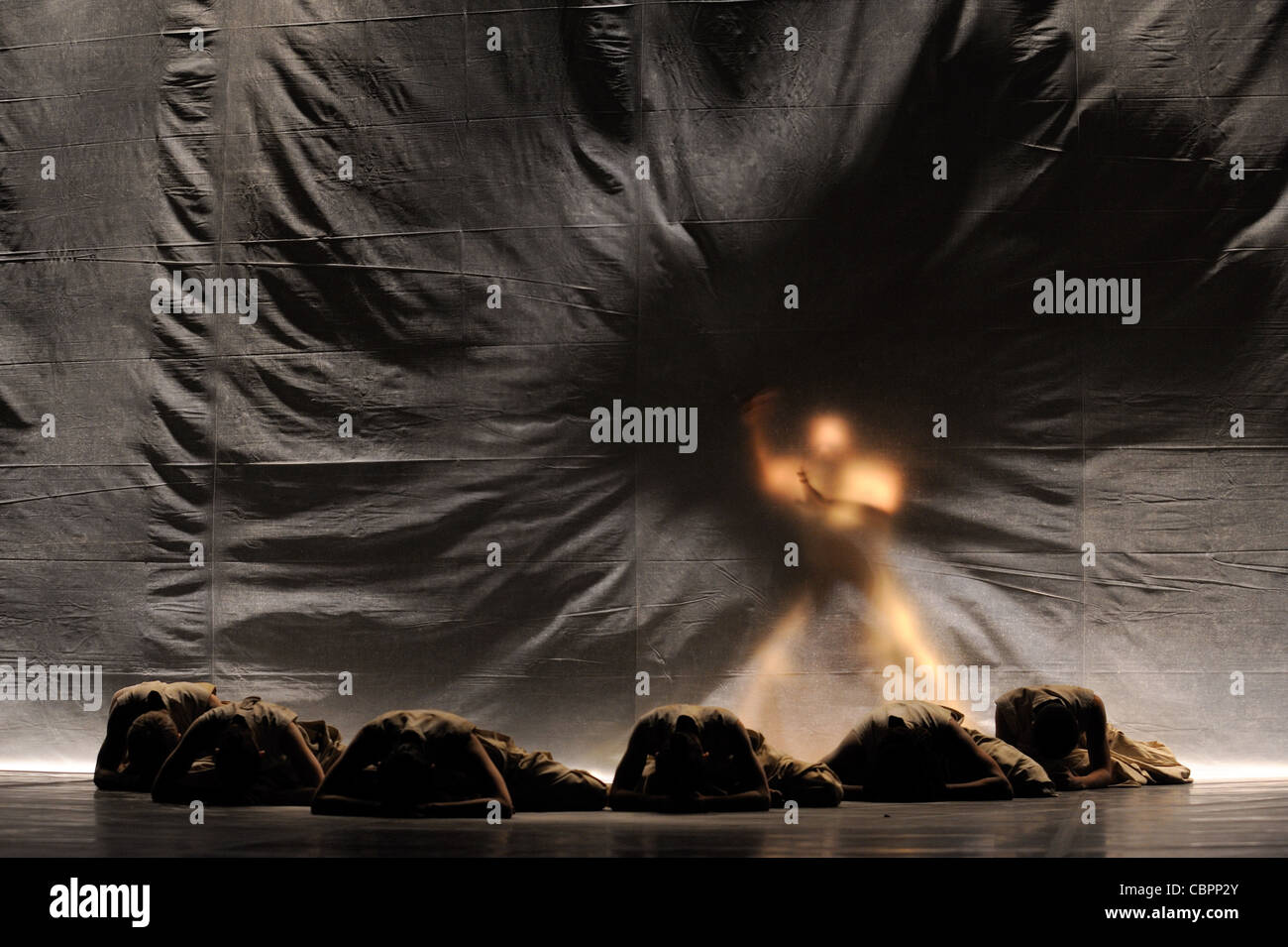 KHAN Akram - Vertical Road, VERTICAL ROAD Choreography : KHAN Akram ...