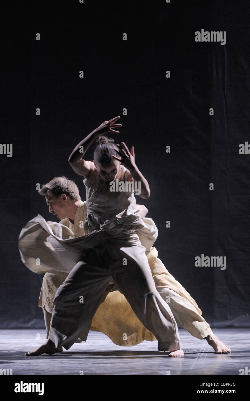 KHAN Akram - Vertical Road, VERTICAL ROAD Choreography : KHAN Akram ...