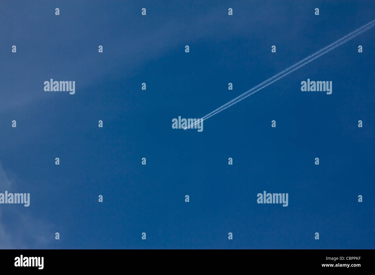 Aeroplane trail hi-res stock photography and images - Alamy