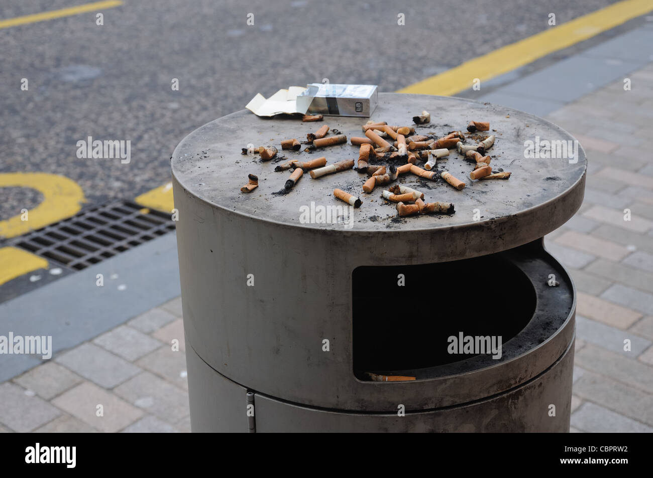 Cigarette packet bin hi-res stock photography and images - Alamy