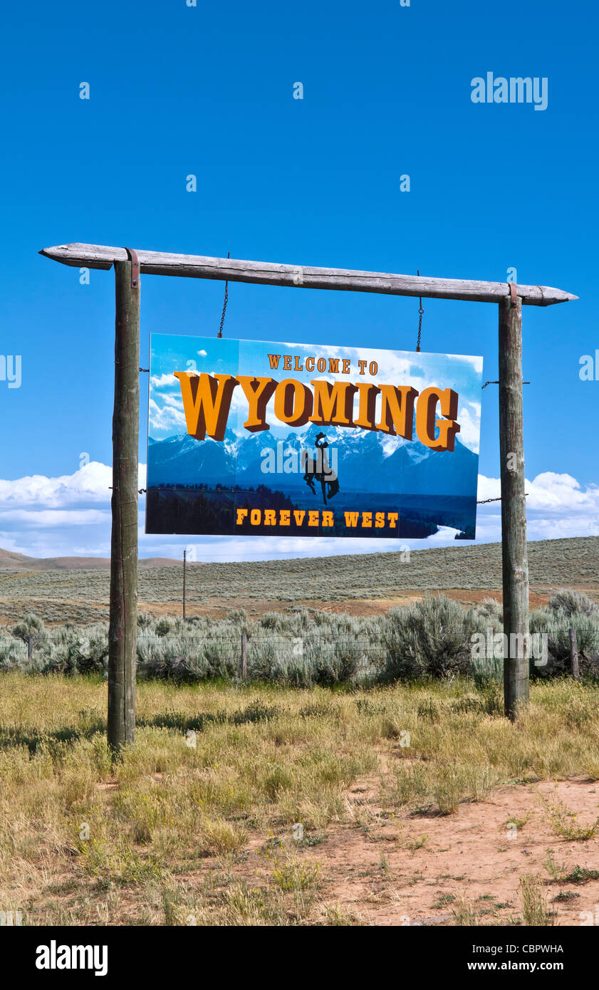 Welcome to Wyoming sign in Western USA Stock Photo - Alamy