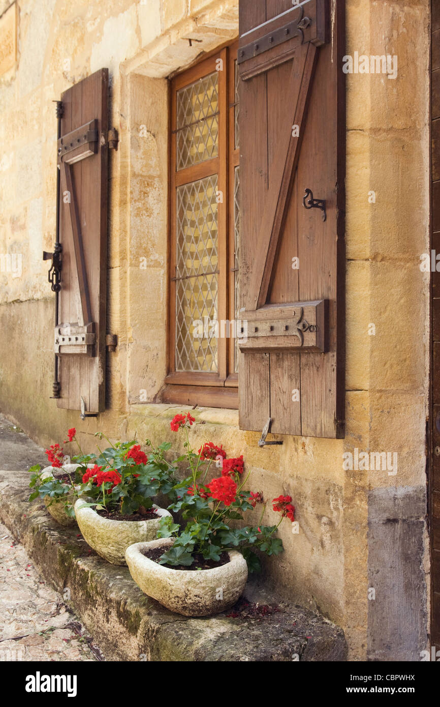 Window boxes flowers stone hi-res stock photography and images - Alamy